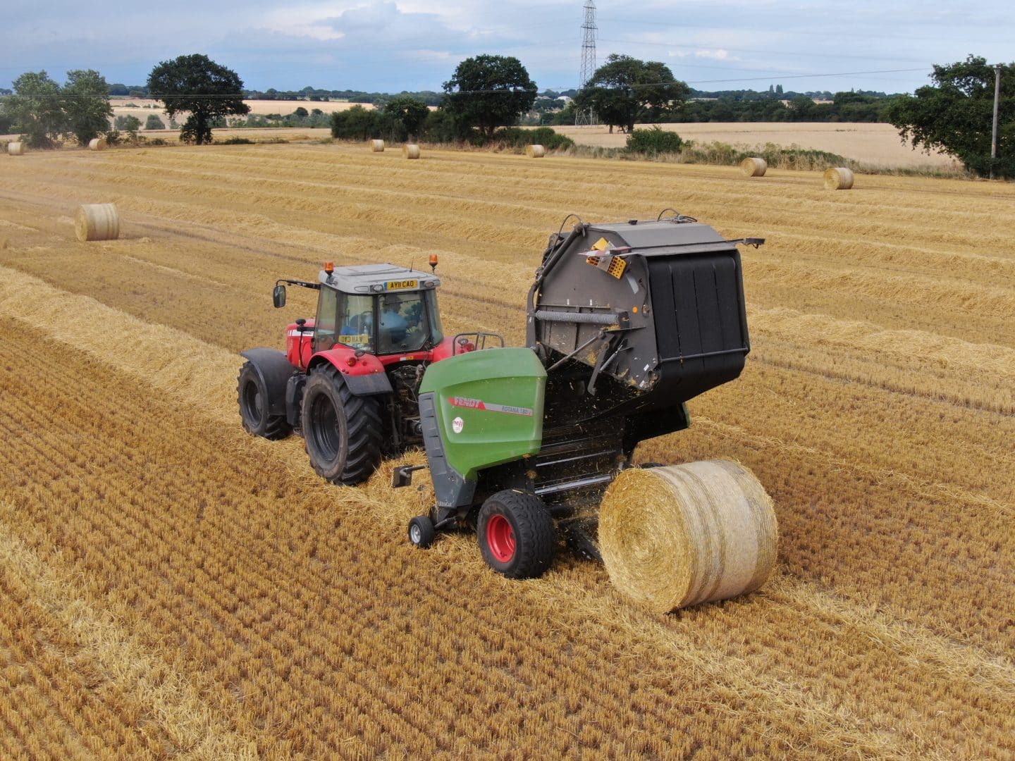 Fendt Rotana 180V variable-chamber round baler makes almost 4,000 grass ...