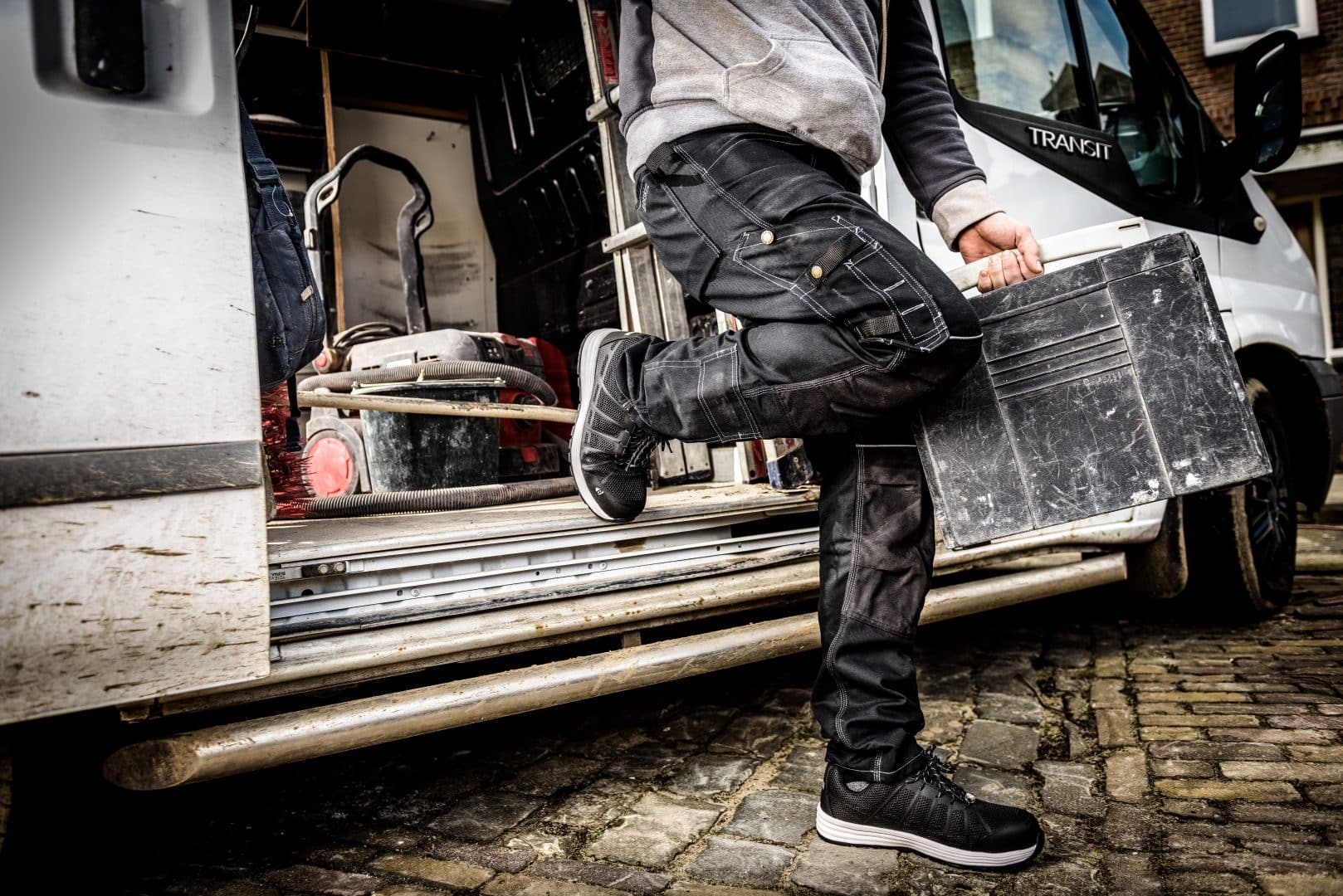 Colour Choose an option Black