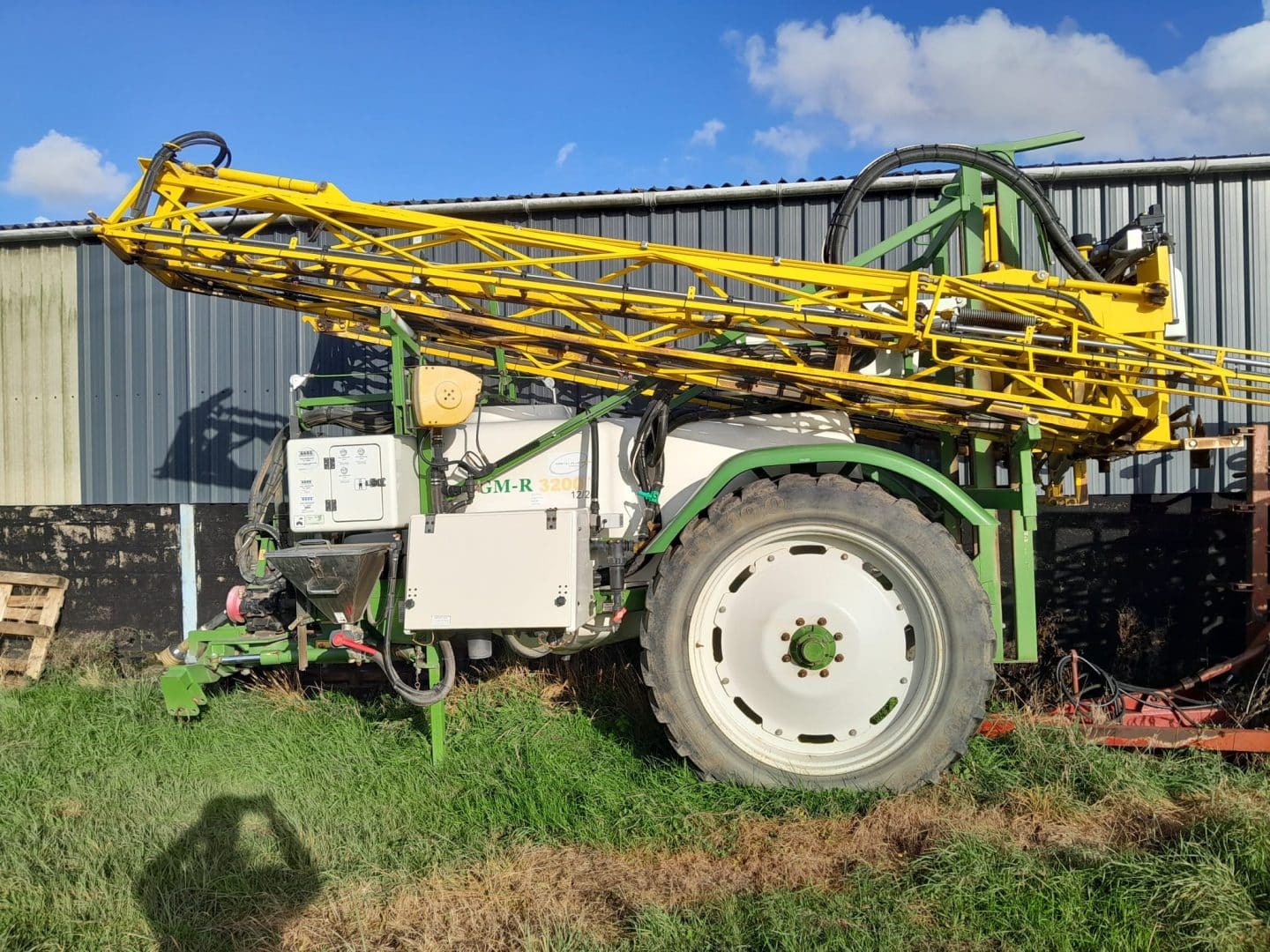 GM-R 3200T Trailed Sprayer