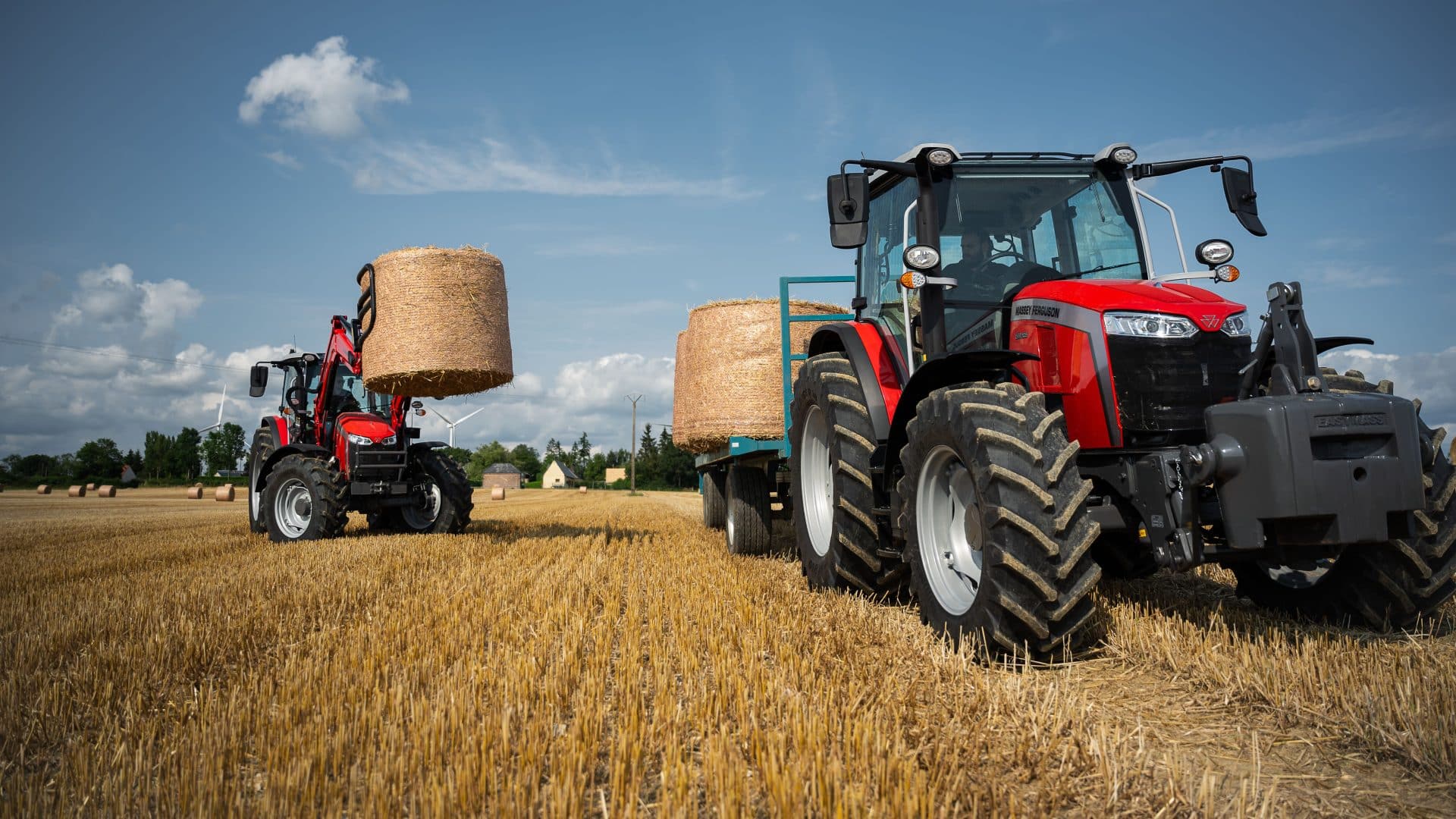 An open-centre, 58 litre/min hydraulic system is fitted as standard to ...