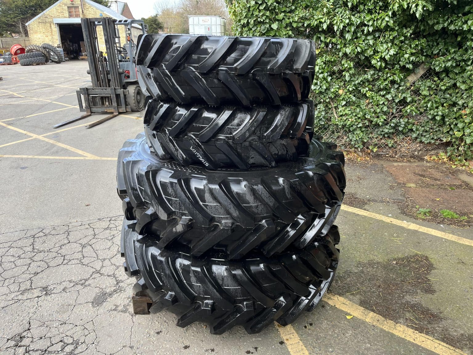 Alliance 420/85 R30 & 320/85 R20 Tyres on Rims